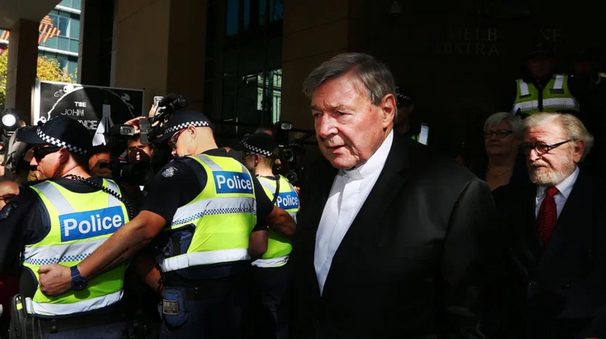 Cinsel taciz suçlamasından beraat eden Kardinal George Pell, Vatikan’a ...
