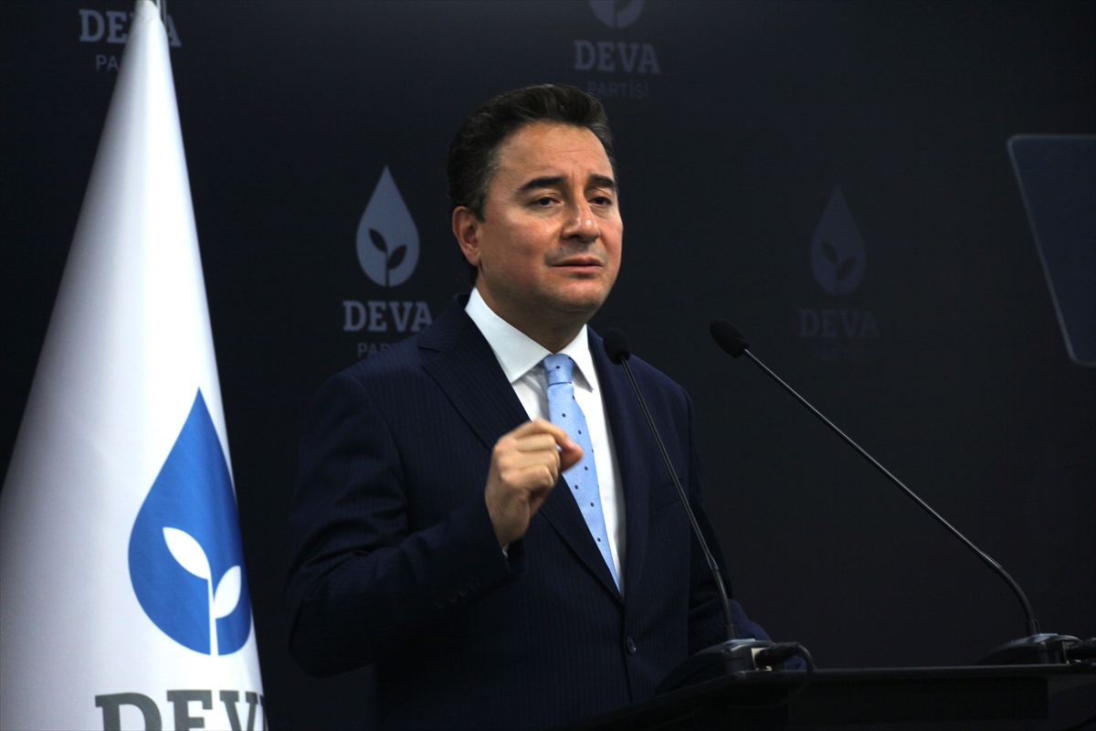 Babacan Davos'ta: "Davos’a Türkiye’den davet edilen tek isim" - Medyascope