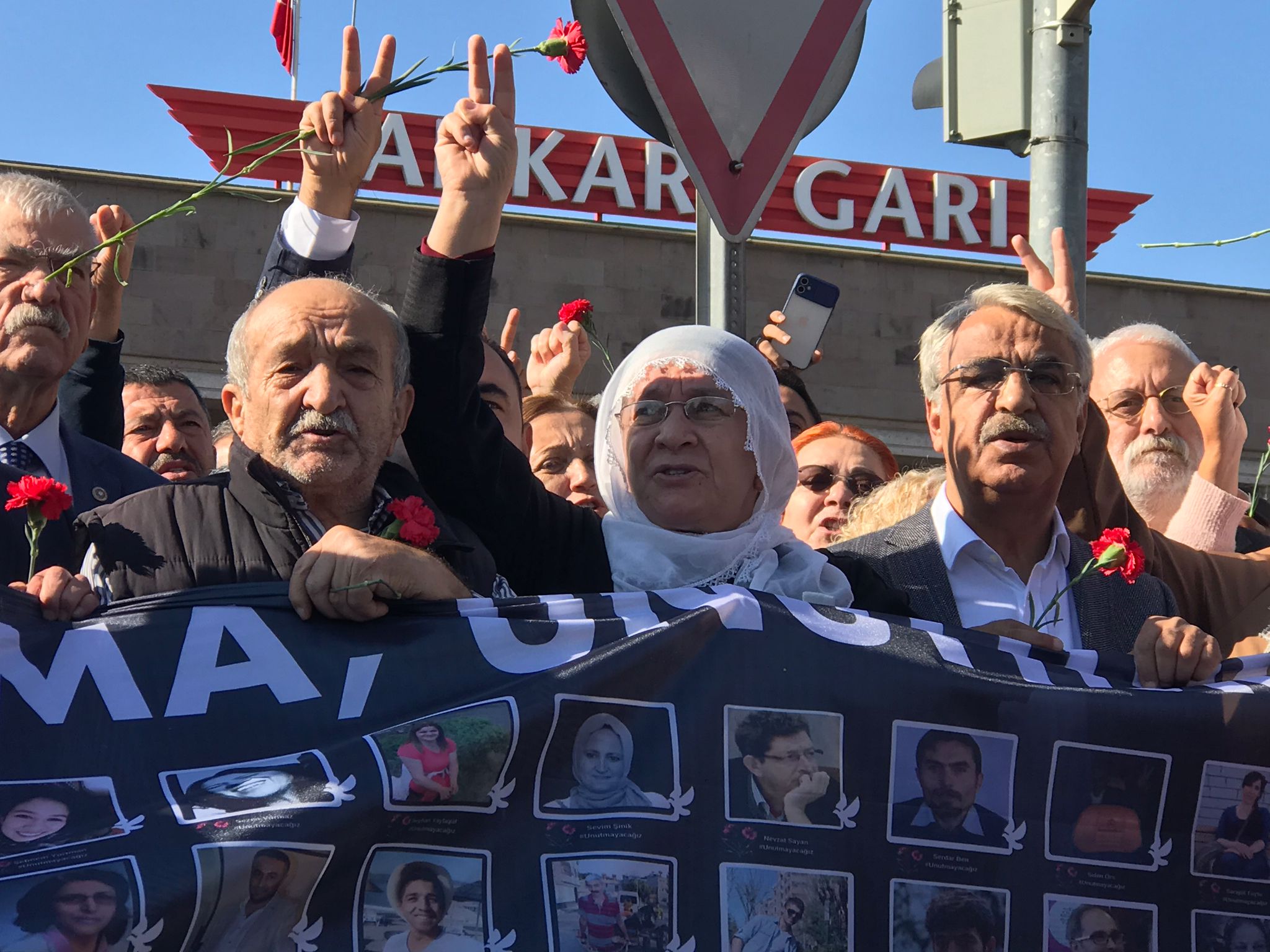 Polis, Ankara Tren Garı Katliamı’nın yedinci yılında anmaya katılmak ...