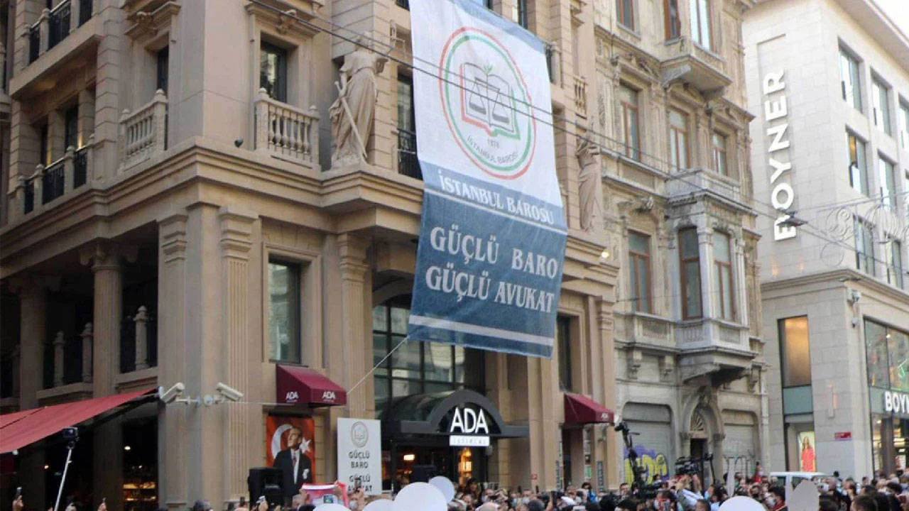 İstanbul Barosu davası Ocak 2026'ya ertelendi - Medyascope