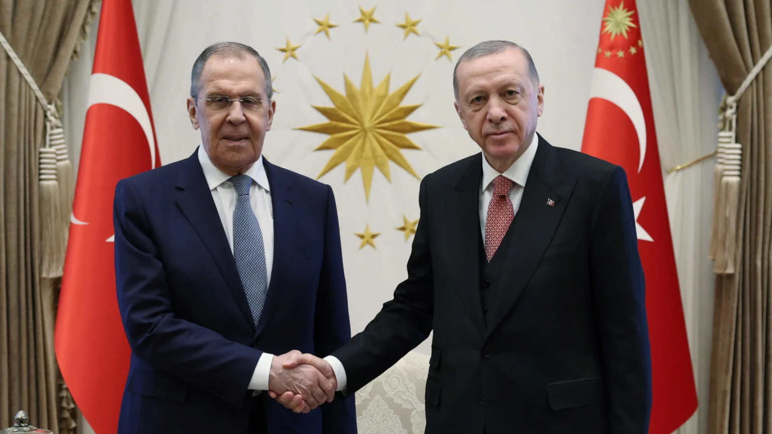 Turkish & Russian Ministers meet as Turkey seeks mediator role
