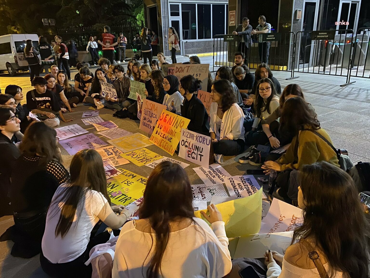 Marmara Üniversitesi'nden öğrencilere İkbal ve Ayşenur cezası - Medyascope