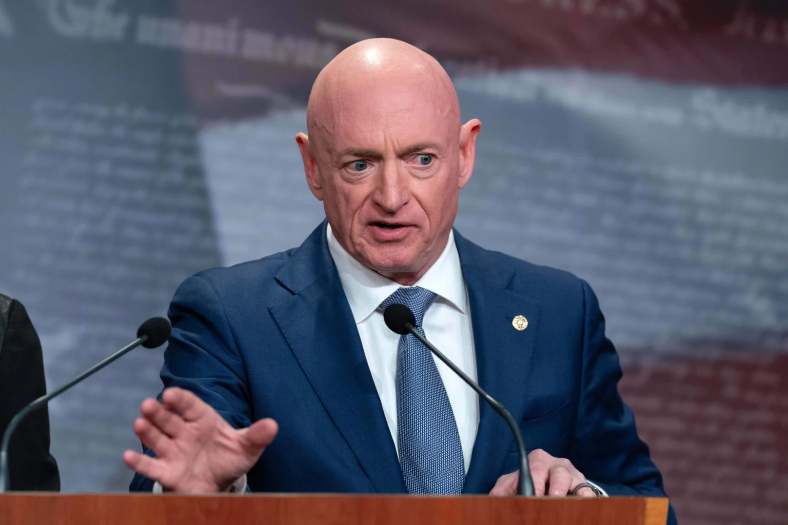 Judge blocks Pentagon from punishing Sen. Mark Kelly - Medyascope